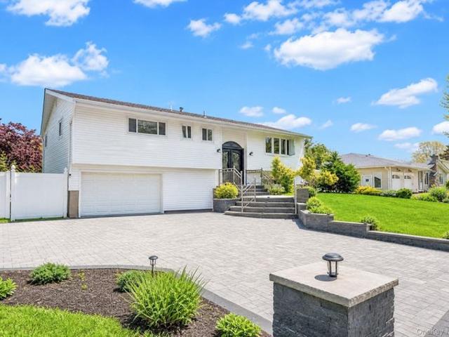 3 Katonah Pl, Dix Hills, NY 11746