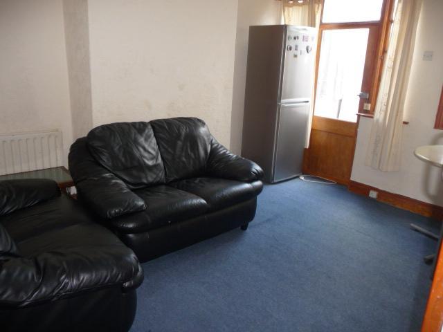3 Kelso Gardens University Area Leeds. 4 bed house to rent £1,377 pcm £318 pw