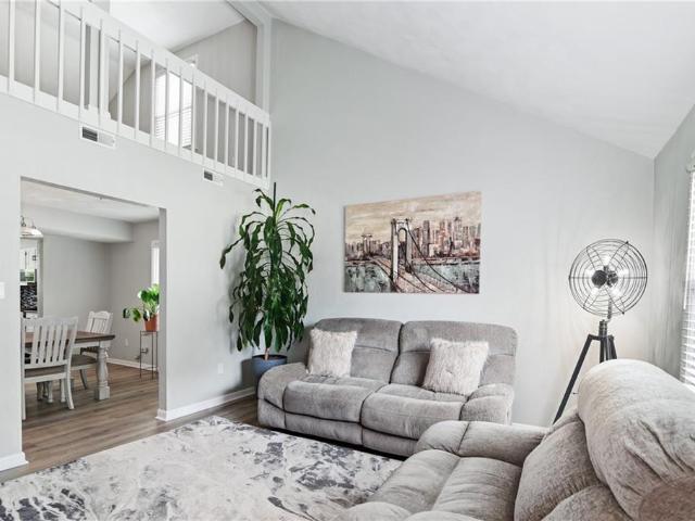 3 Kenilworth DR