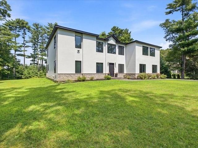3 Kestrel Way, Carver, MA 02330