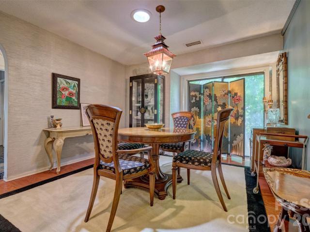 3 King Haigler Chase Street