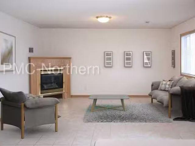 3 king size bedrooms with outdoor space 422 15th Ave
