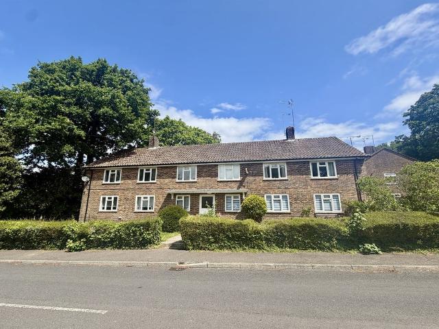 3 Kingsfield, Storrington, Pulborough, West Sussex RH20, 2 bed flat to rent, £1,200 pcm | PrimeLocation