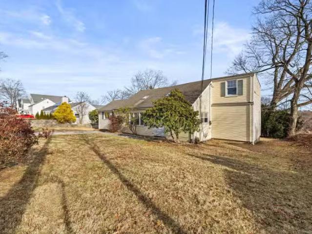 3 Knickerbocker Ave, Stamford, CT 06907 MLS# 24068731