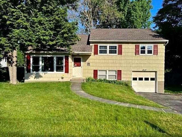3 Ludlow Dr, Poughkeepsie, NY 12603