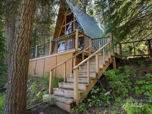 3 Lyons Ln, Smiths Ferry, ID 83611