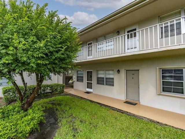 3 Lake Vista Trl Apt 203, Port Saint Lucie, FL 34952