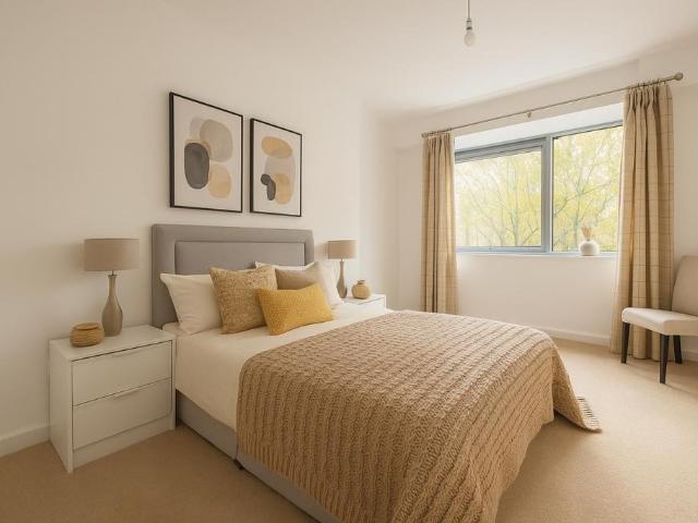 3 Lakeside Close Staines TW18 1 bed apartment to rent £1,550 pcm £358 pw