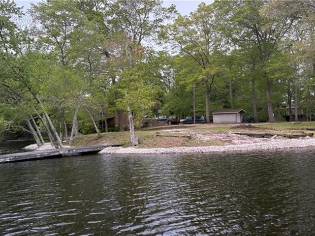 3 Lakeside Dr Ext, Hopkinton, RI 02832