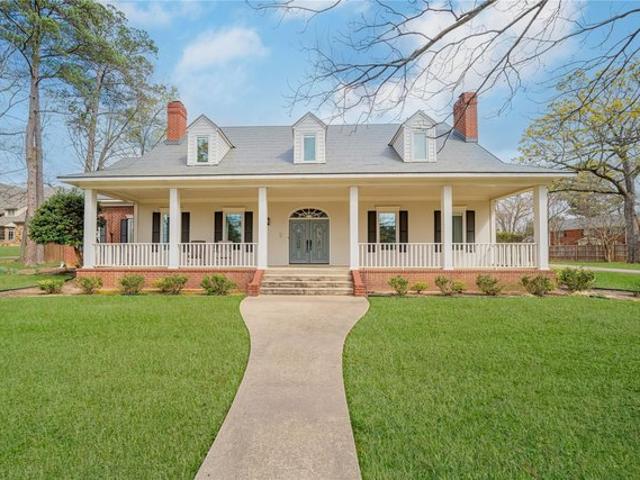 3 Lakeside Dr, Longview, TX 75604