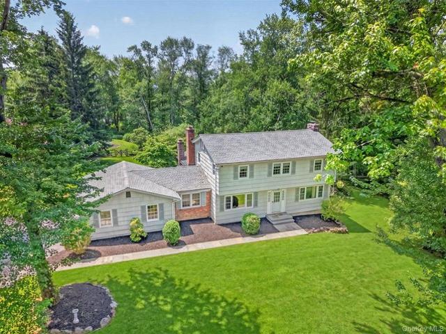 3 Lalli Dr, Katonah, NY 10536