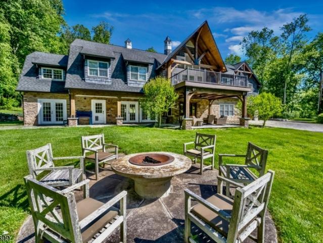 3 Laurel Ln