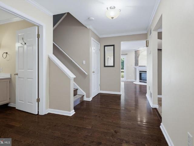 3 Laurelgate Place