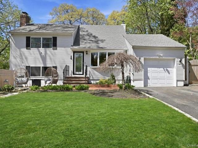3 Layne Way, Northport, NY 11768