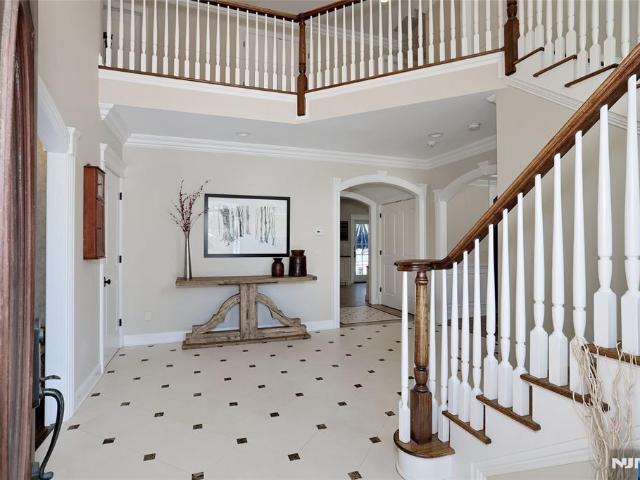 3 London Court