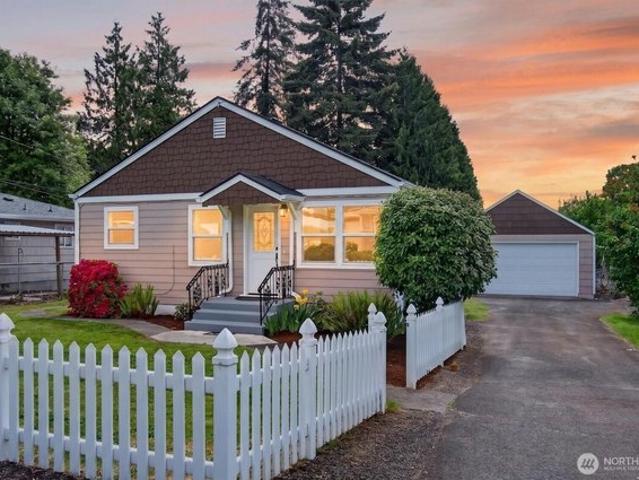 3 Pacific Pl, Longview, WA 98632