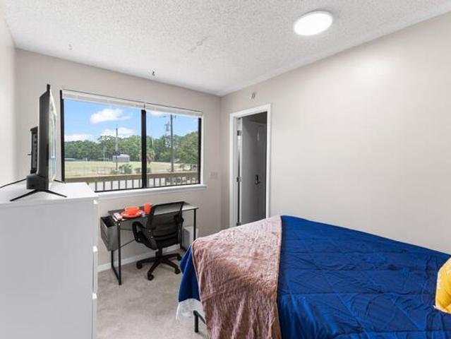 3 padmates only! Currently male occupied. Share bathroom with 1 person max