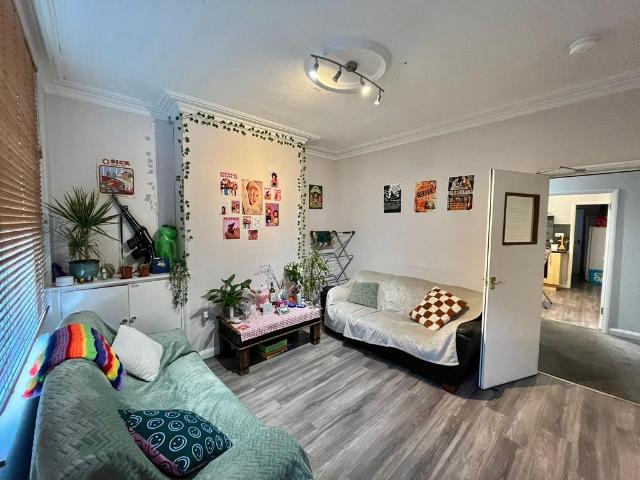 3 Palin Street, Nottingham, NG7 5AD 4 bed house share to rent £1,647 pcm £380 pw