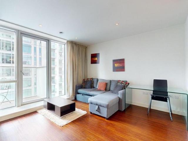 3 Pan Peninsula Square, London, E14 9HP 1 bed apartment to rent £2,870 pcm £662 pw