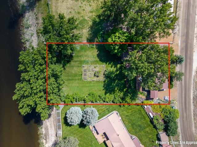 3 Paradise Cove Rd, Kettle Falls, WA 99141