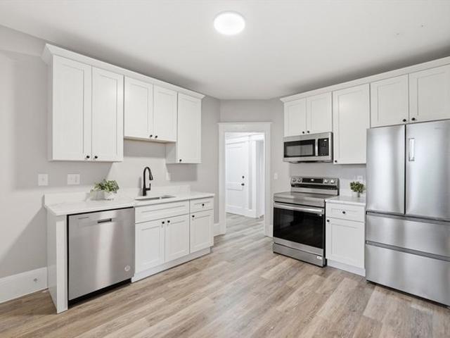 3 Parkview Ter Unit 2, Holyoke, MA 01040