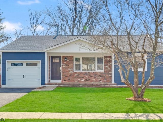 3 Pembroke Ln