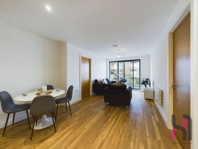 3 Pomona Strand, Old Trafford M16, 2 bed flat to rent, £1,475 pcm | PrimeLocation