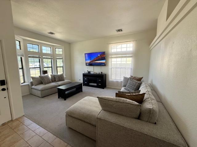 3 Private Bedrooms in Beautiful Home