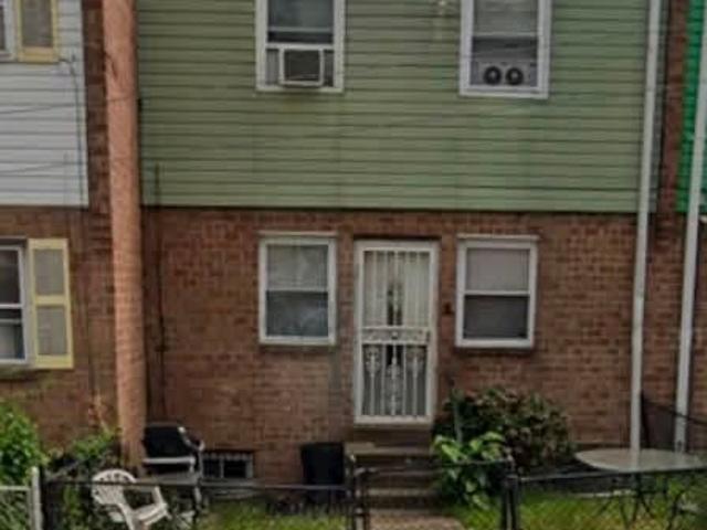 3 Private Rooms in a Fully Renovated Rowhouse