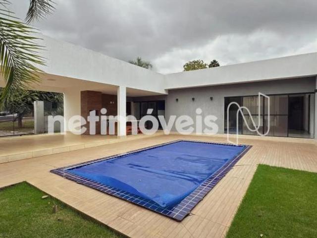 3 Quartos | 3 Suítes | 4 Banheiros | 3 Vagas de Garagem | Varanda