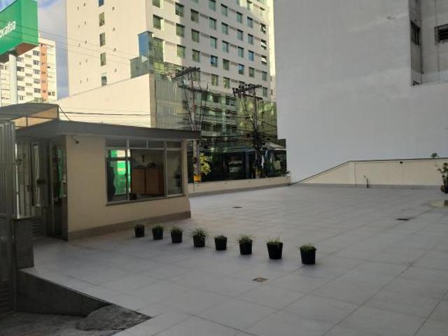 3 QUARTOS COM VARANDA NO CENTRO