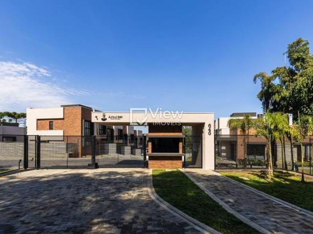 3 quartos, sendo 1 suíte e 2 vagas