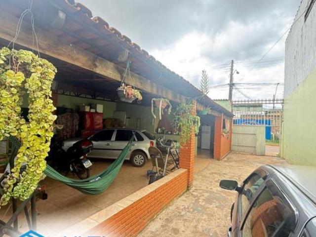 3 Quartos sendo 1 suíte Sala ampla com 2 ambientes Aceita veículo