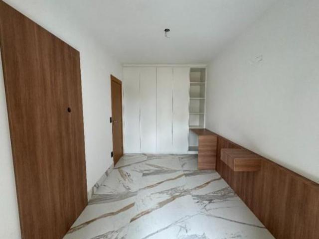 3 QUARTOS SENDO 2 SUITES COM VISTA ´PARA O MAR E LAZER COMPLETO