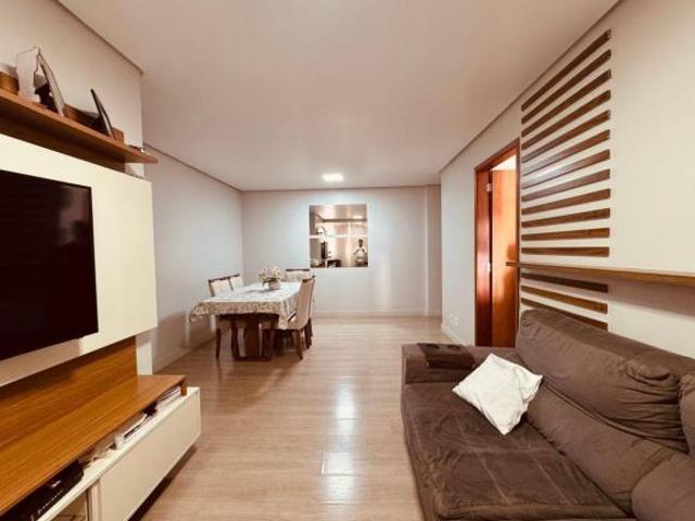 3 Quartos uma suite, sala de jantar e sala de estar, todo com armários, piso em vinílico andar alto
