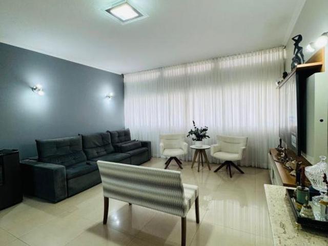 3 Quartos uma suite, sala de jantar, sala de TV cozinha quadra com área de serviço separada