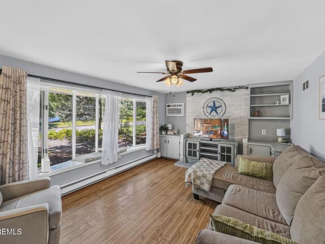 3 Quiver Court