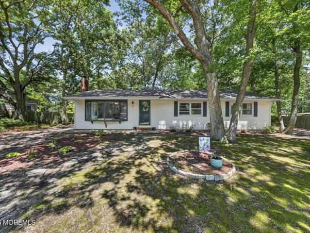 3 Quiver Ct, Toms River, NJ 08753