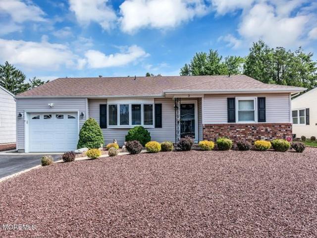 3 Randalls Dr, Toms River, NJ 08757