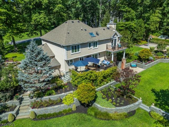 3 Red Oak Ln