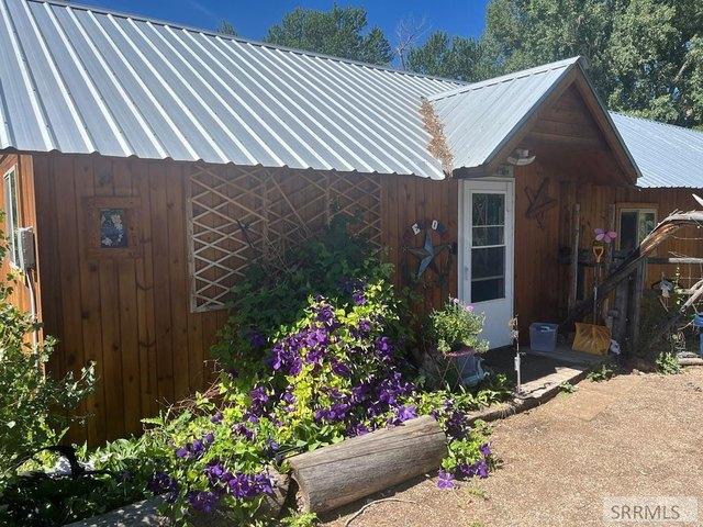 3 Red Rock Stage Rd, Salmon, ID 83467