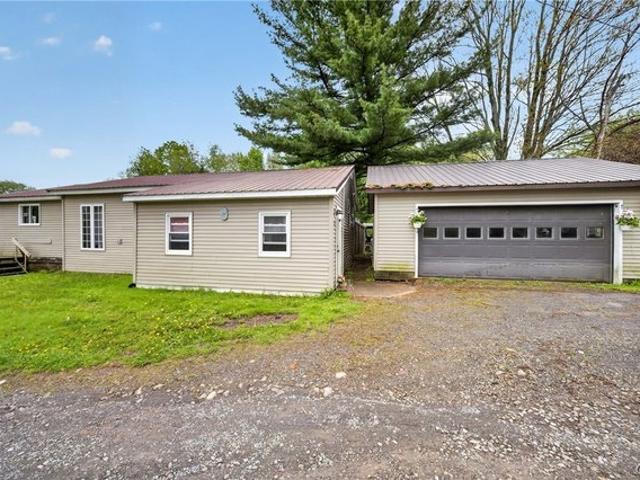 3 Richter Dr, Pulaski, NY 13142
