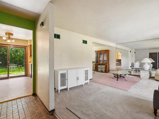 3 Rich Court