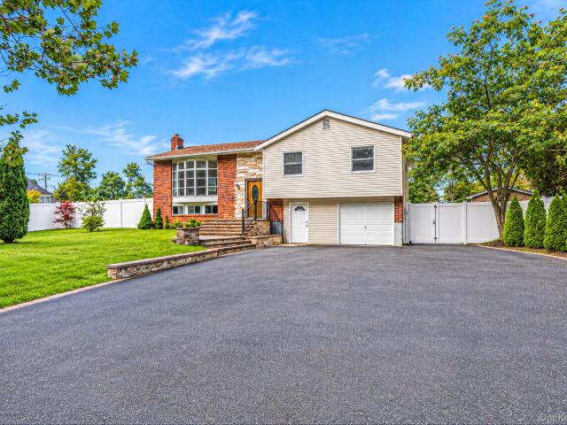 3 Richlee Drive