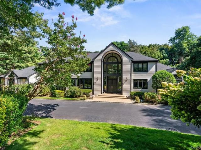 3 Rock Hill Ln, Brookville, NY 11545