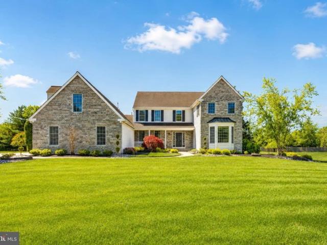 3 Robin Cir, Princeton Junction, NJ 08550