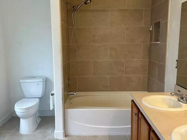 3 room 2.5 bathroom townhouse that's located near downtown Avalon Park
