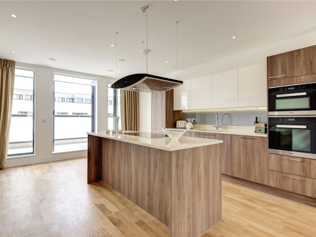3 room apartment to let in The Lexington, Finchley Road, NW2 united kingdom