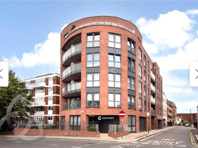 3 room apartment to let in Flat 10, Adastra House London, London N3 1QG, united_kingdom