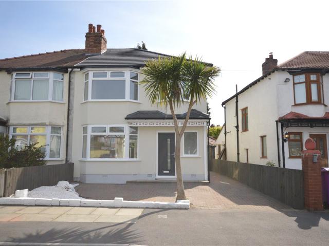 3 room house to let in Larkfield Road, Liverpool, L17 9PS
